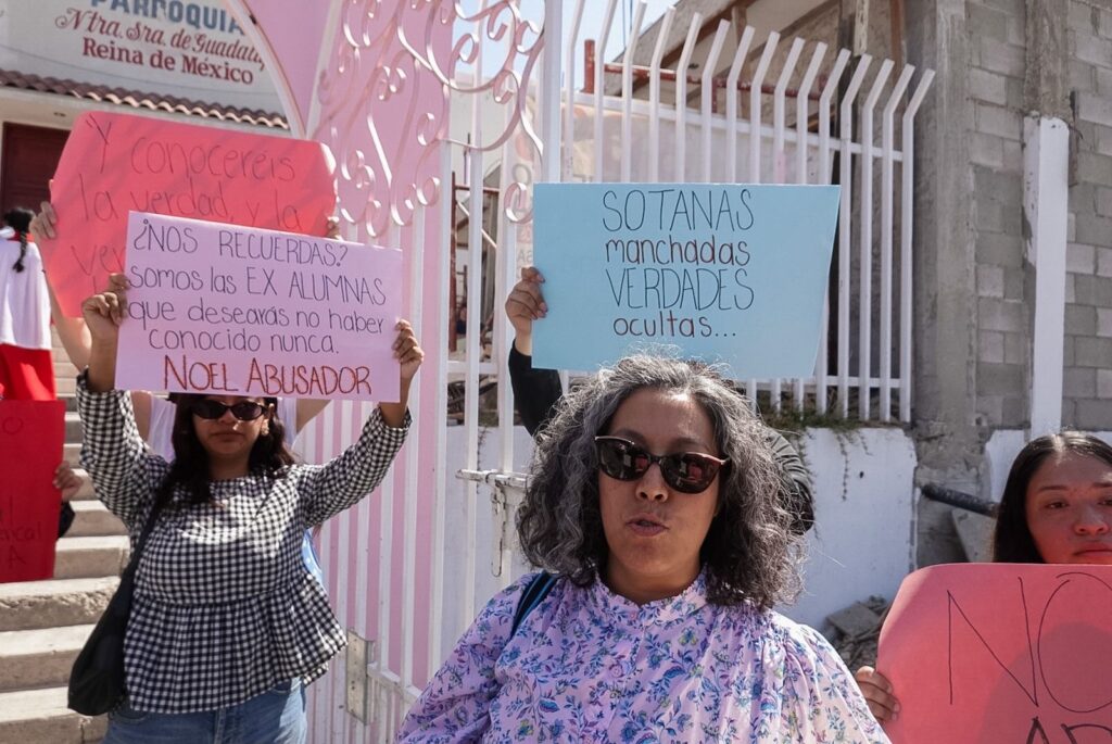 Protestan contra ‘Padre Noel’; jóvenes denunciaron presunto abuso ...