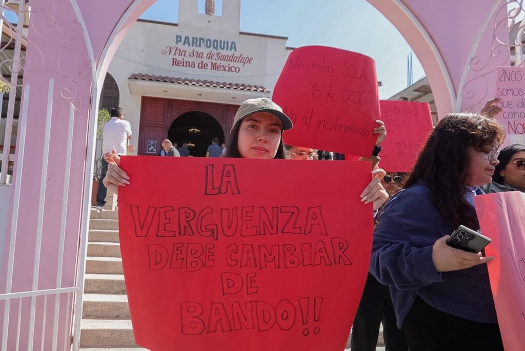 Protestan contra ‘Padre Noel’; jóvenes denunciaron presunto abuso ...